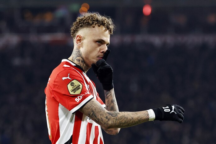 Geen bedankje aan fans, Ajax-likes en vertrekwens: het botert al langer niet tussen Noa Lang en ...