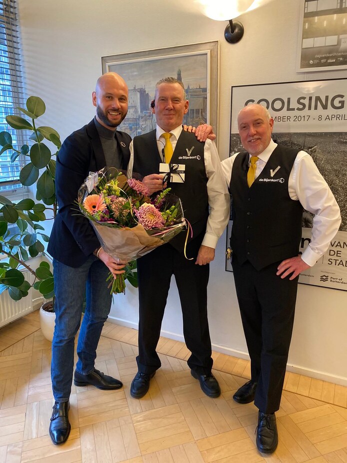 Sjaak (66) beveiligde 45 jaar de Bijenkorf, nu gaat hij met pensioen ...