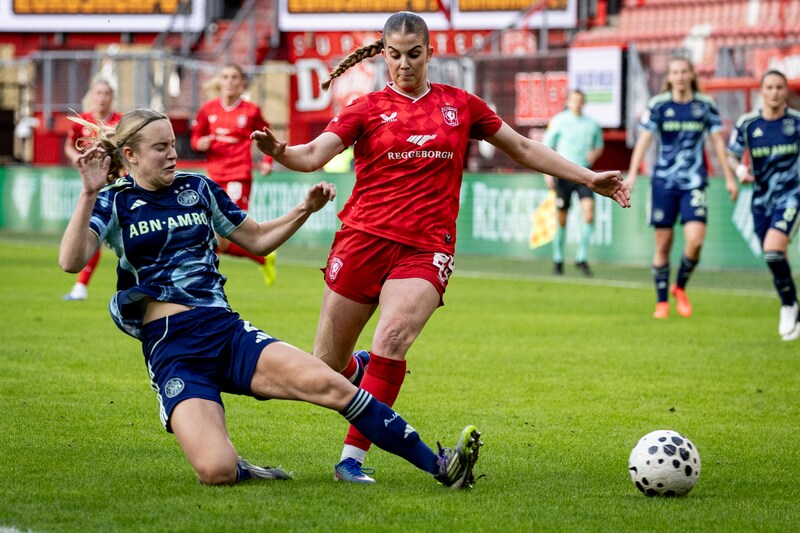 FC Twente neemt na rust afstand van Excelsior en plaatst zich voor ...