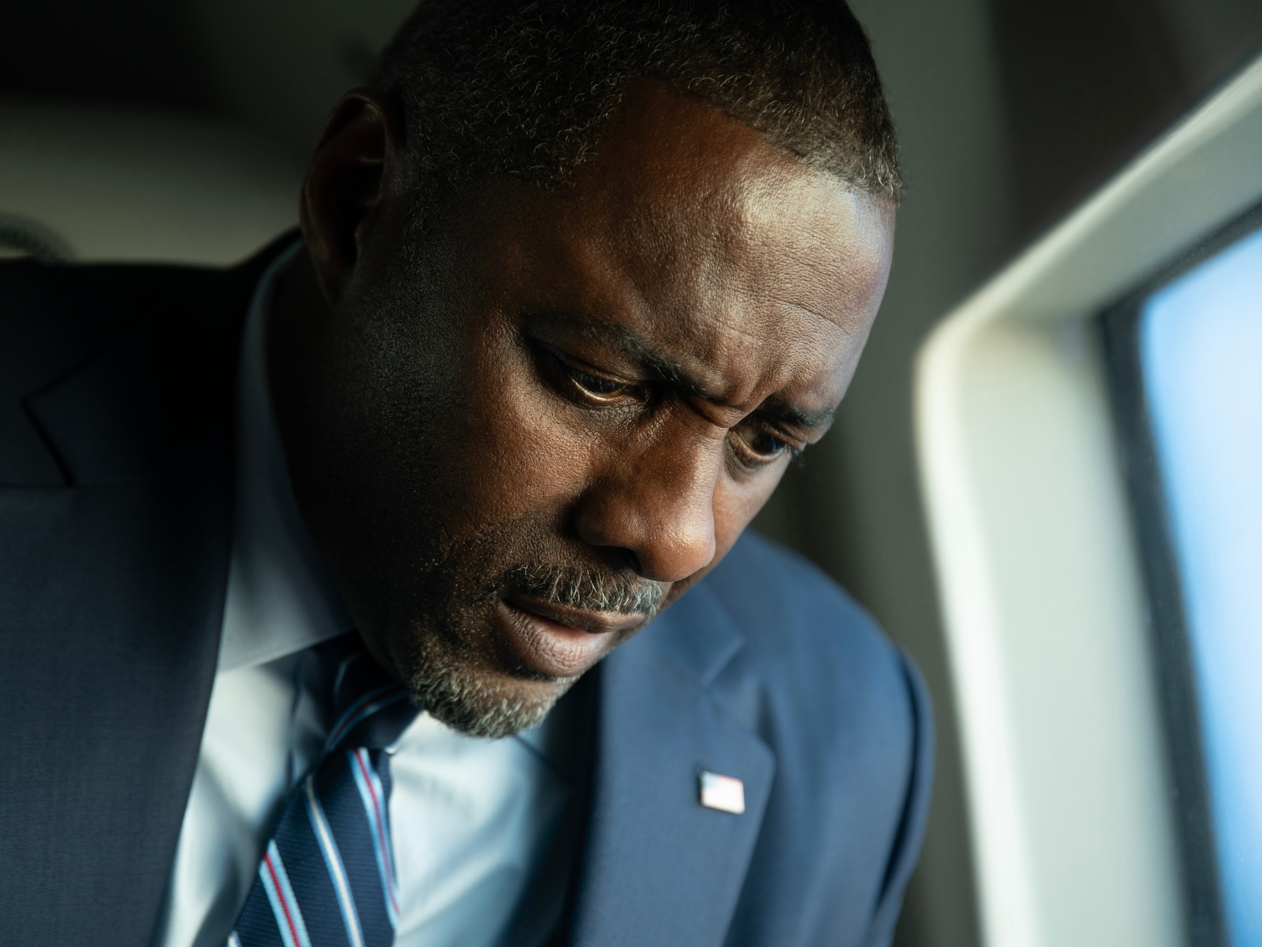 Hollywood-ac­teur Charlie Sheen heeft een bizar leven geleid, blijkt ...