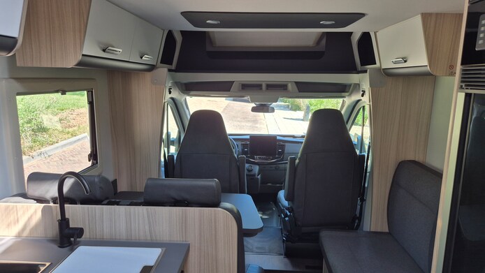 In de nieuwste kampeerauto’s woon je net als thuis | Campers & caravans ...