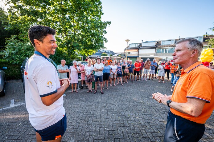 ‘We zijn ontzettend trots’: buren geven 3x3 basketballer Arvin Slagter ...