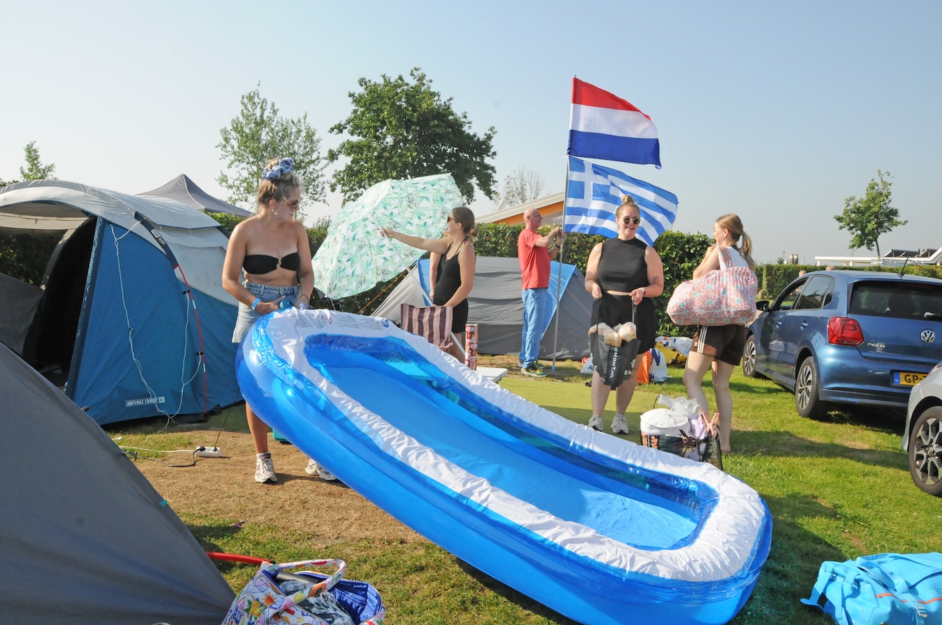 Deze festivalhangers maken zich op voor een heet Concert at Sea-weekend ...