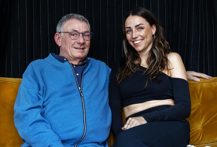 Toen vriendinnen hun ouders verloren, schreef Diede een liedje voor ...