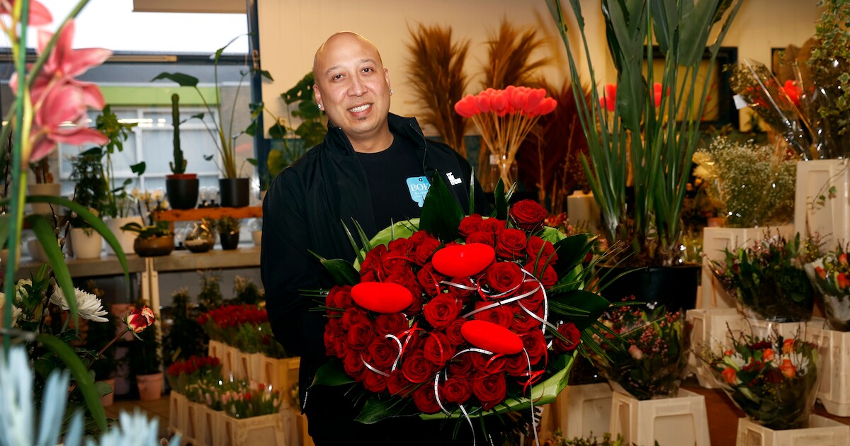 Bloemist slaat duizenden rozen in voor Valentijnsdag, maar verrast zijn ...