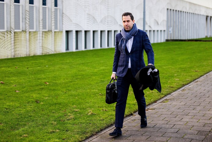 Twee overgebleven strafadvocaten van Ridouan Taghi leggen verdediging ook neer na arrestatie ...