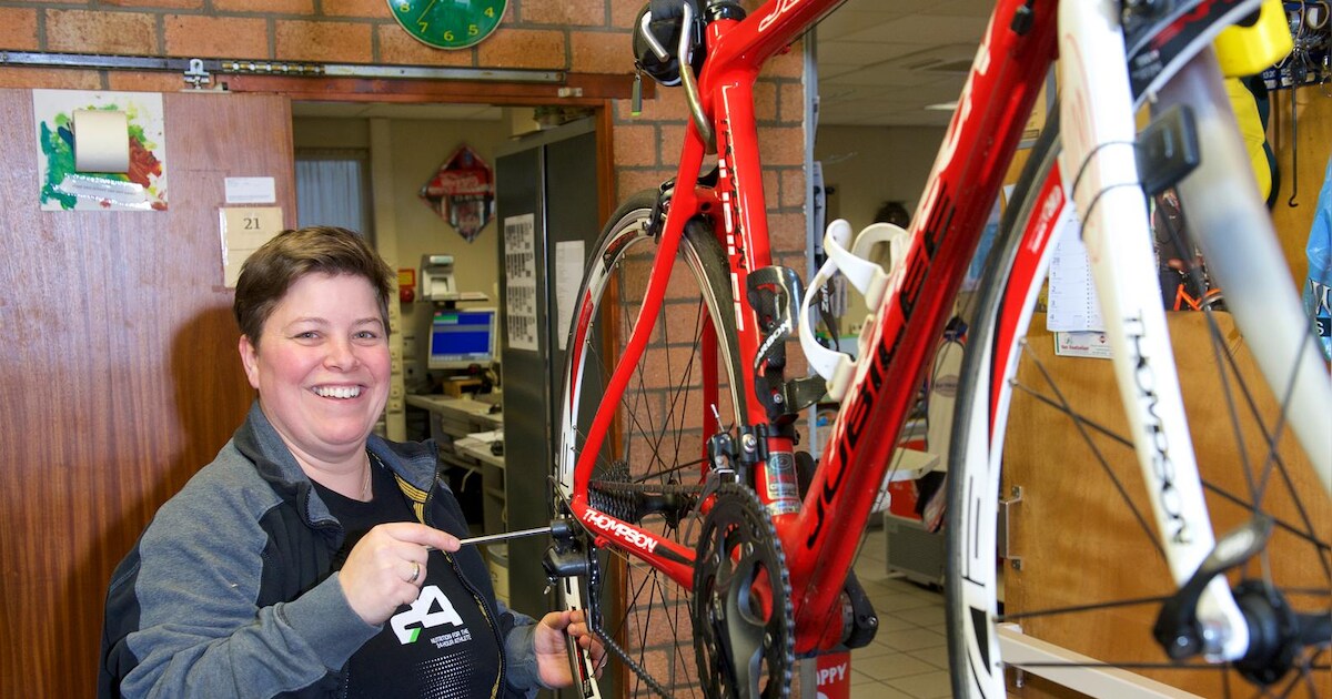Sandra gaat fietsen voor gewonde buren | Amersfoort | AD.nl