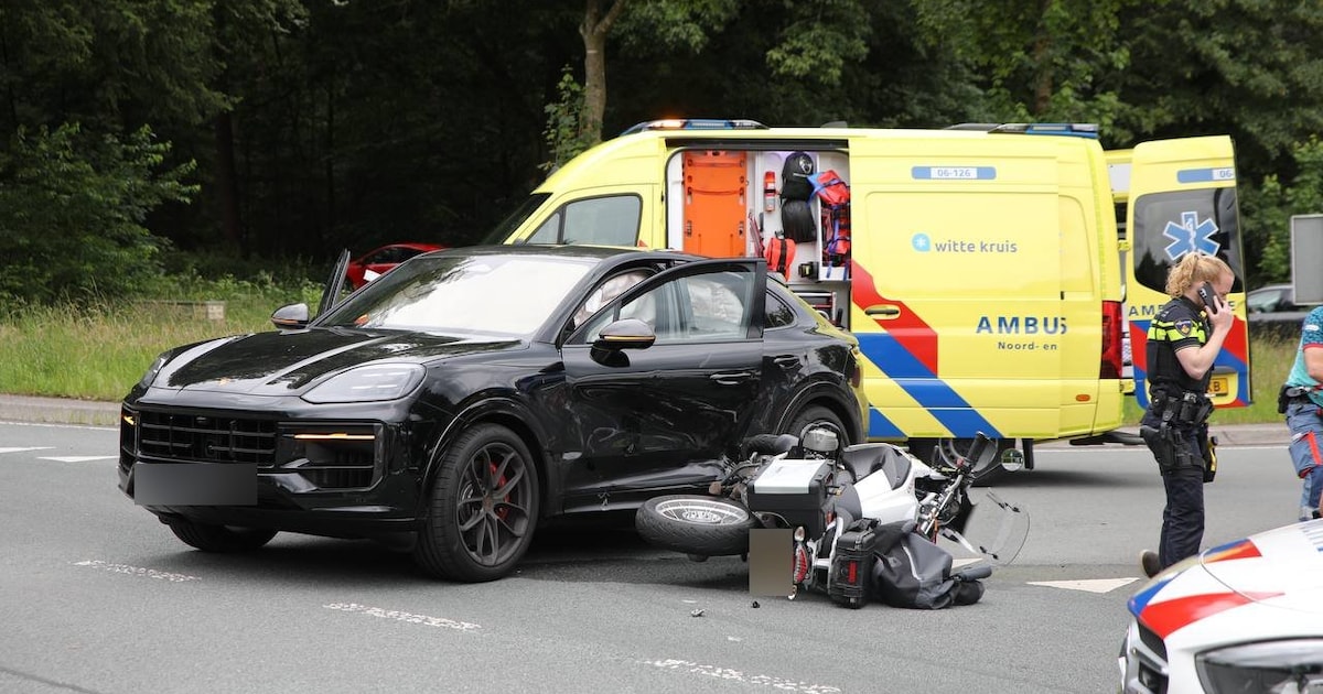 Motor botst op Porsche in Ugchelen | Regio | AD.nl