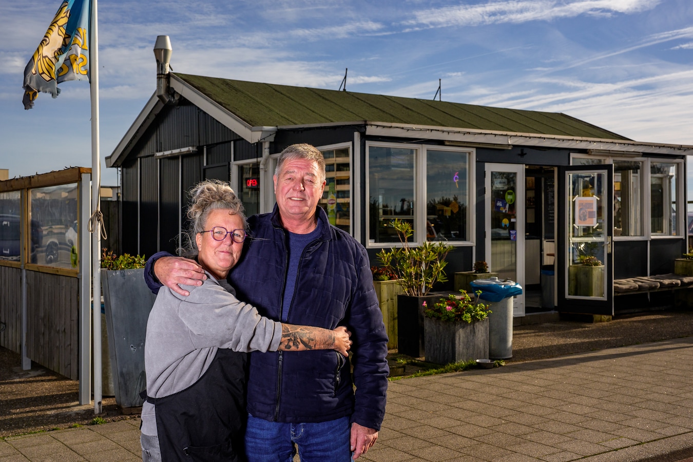 Wanneer Ina de kroketten te kort in het vet laat zitten, beseft dochter ...