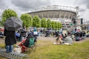 Harry Styles-fans bivakkeren nu al bij de Johan Cruijff ArenA: hier ...