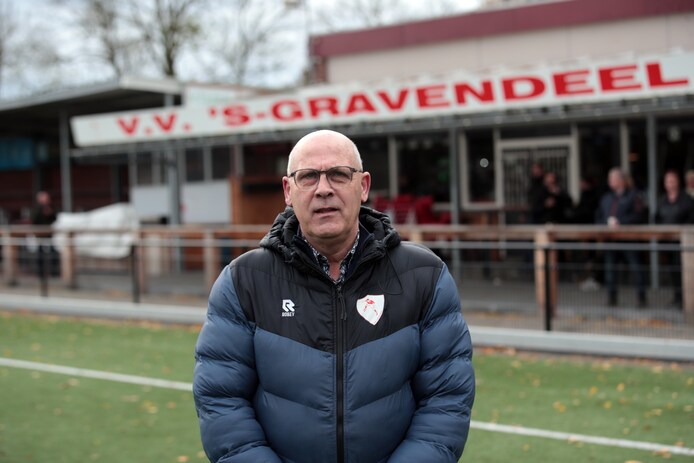 Leo de Vlaming pakt hamer op bij 's-Gravendeel: ‘Doe hetzelfde, alleen ...