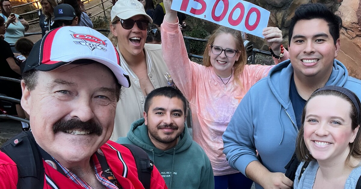 Disney-fan maakt 15 duizendste rit in ‘Cars’-attractie: ‘Het gaat niet ...