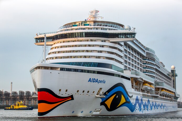 Cruiseschip AidaPerla uren voor anker in Calandkanaal ‘voor inspectie ...