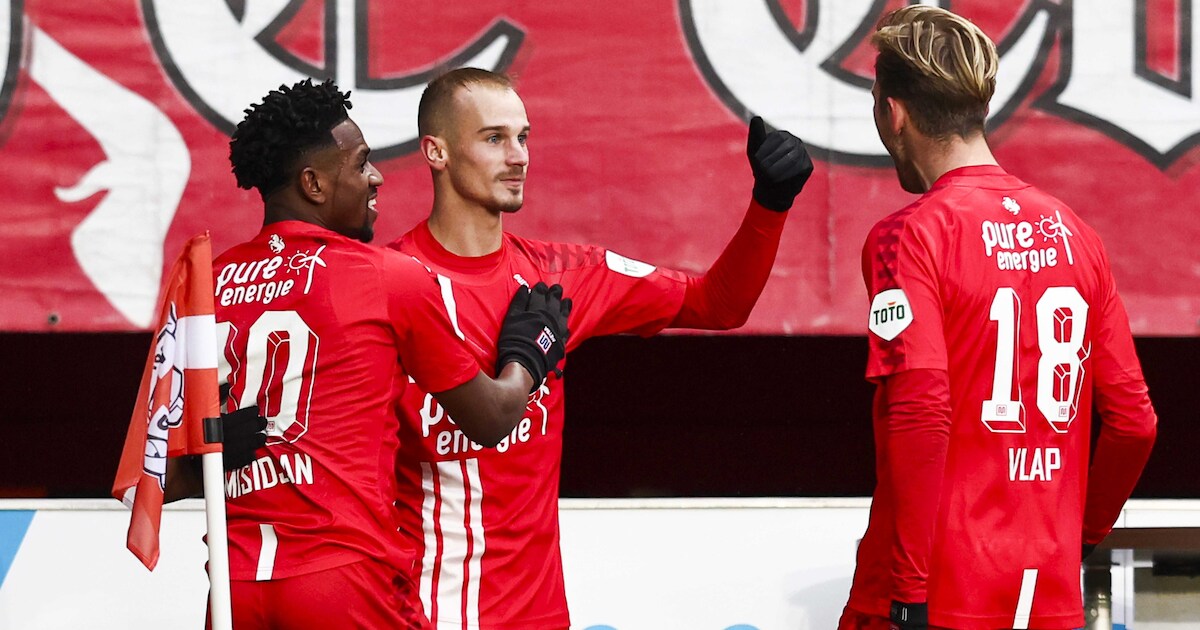 FC Twente verschalkt tandeloos FC Utrecht en zoeft Ajax voorbij in titelstrijd | Nederlands ...