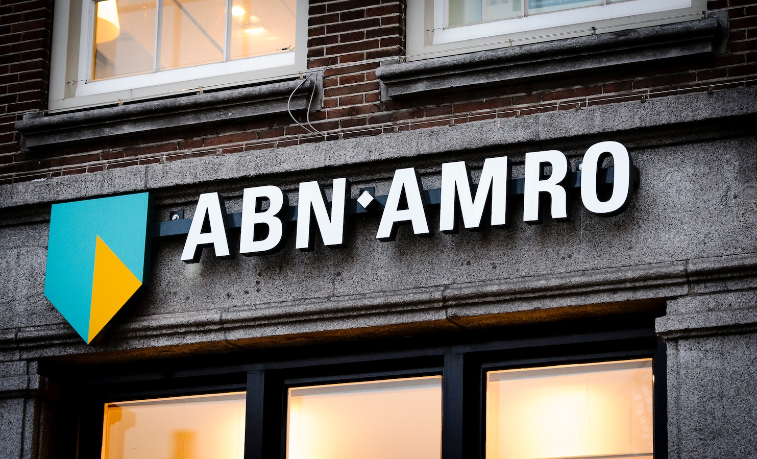Bijna kwart van personeel moet weg bij ABN Amro, AI neemt werk over ...