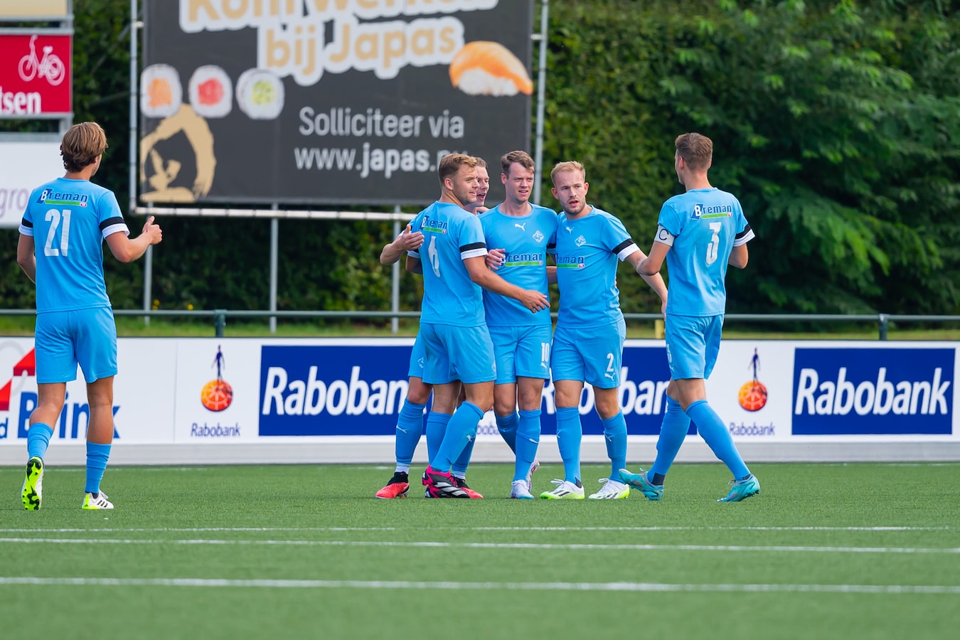 Effectief SC Genemuiden verpest jubileum DVS’33 na voltreffer van Etten ...