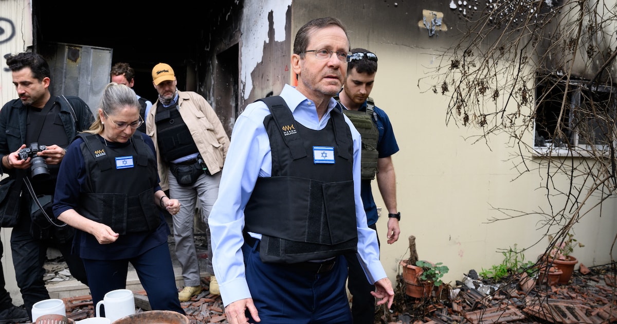 Dit is Isaac Herzog, de omstreden president die zondag in Amsterdam is ...