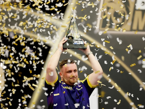 Wat een finale! Tranen bij Luke Littler na zenuwslopende Premier League ...