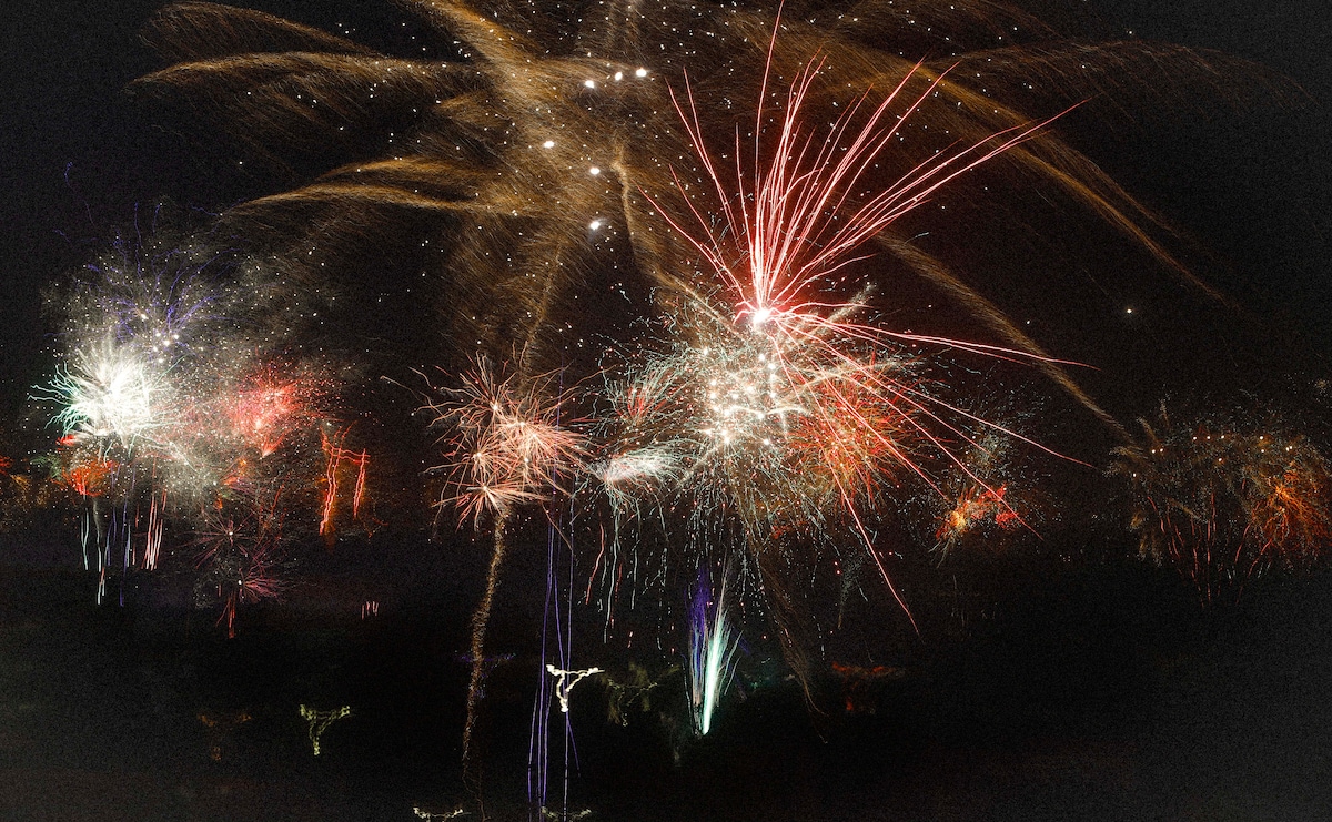 Vuurwerkshow slaat aan: EVB pleit voor herhaling met komende ...