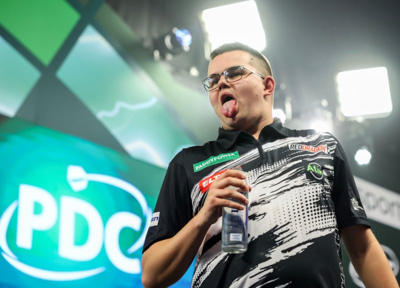 LIVE WK darts | Wesley Plaisier naar tweede ronde van WK, nu Van den ...