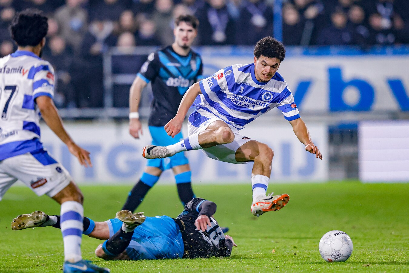 Heracles Almelo haalt eerste nieuwe speler binnen | Foto | AD.nl