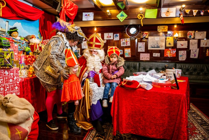 De échte pakjesboot ligt deze dagen in Rotterdam: ‘Dit is waar ieder ...