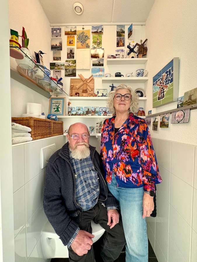 De wc van Anja en Rob staat vol met molens: ‘Het schoonmaken is wel een ...