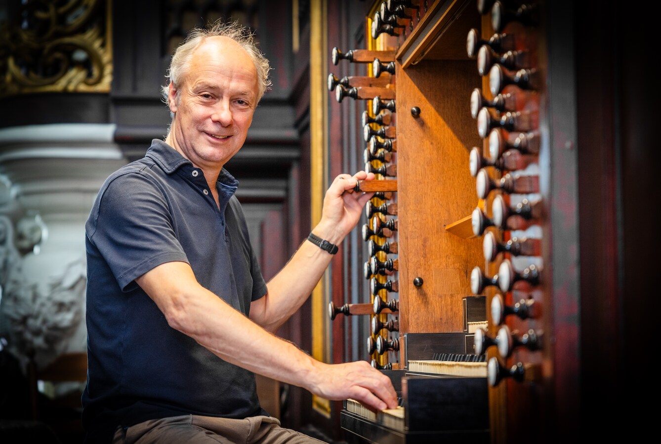 Toen Cor organist werd van de Grote Kerk lag het orgel bijna in puin ...