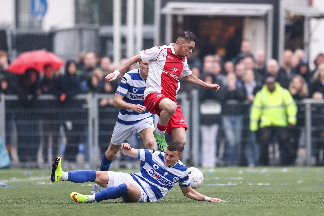 Zo ver gaat clubliefde: Wouter betaalt 1000 euro om iedere dag te ...