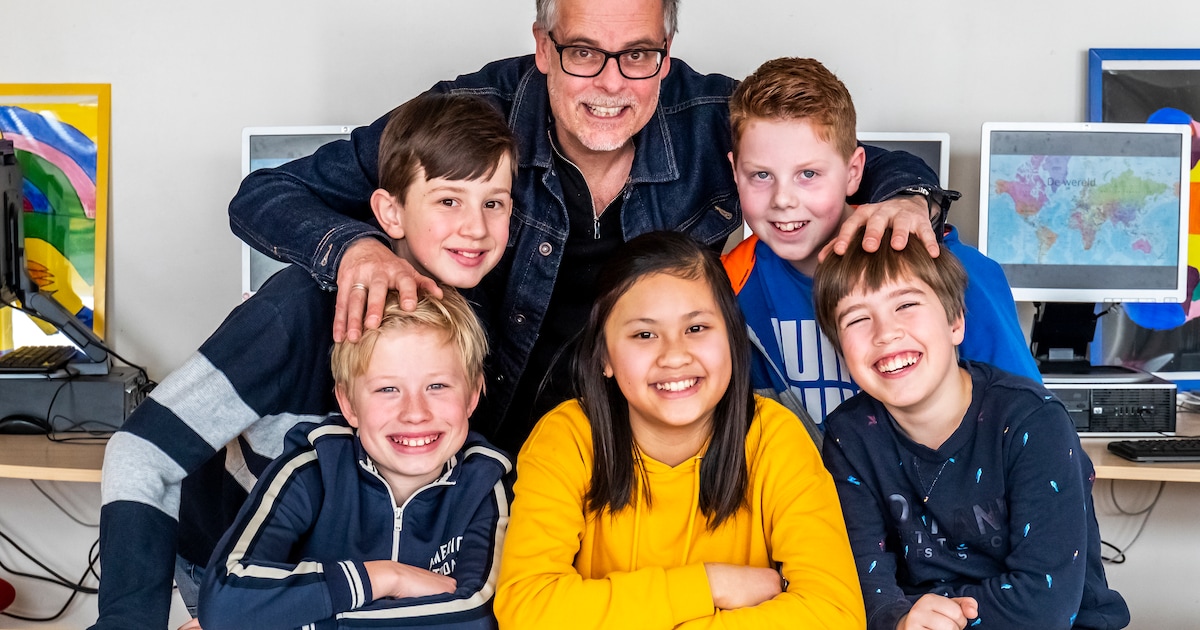 Op basisschool De Regenboog in Utrecht staan leerlingen zelf voor de ...