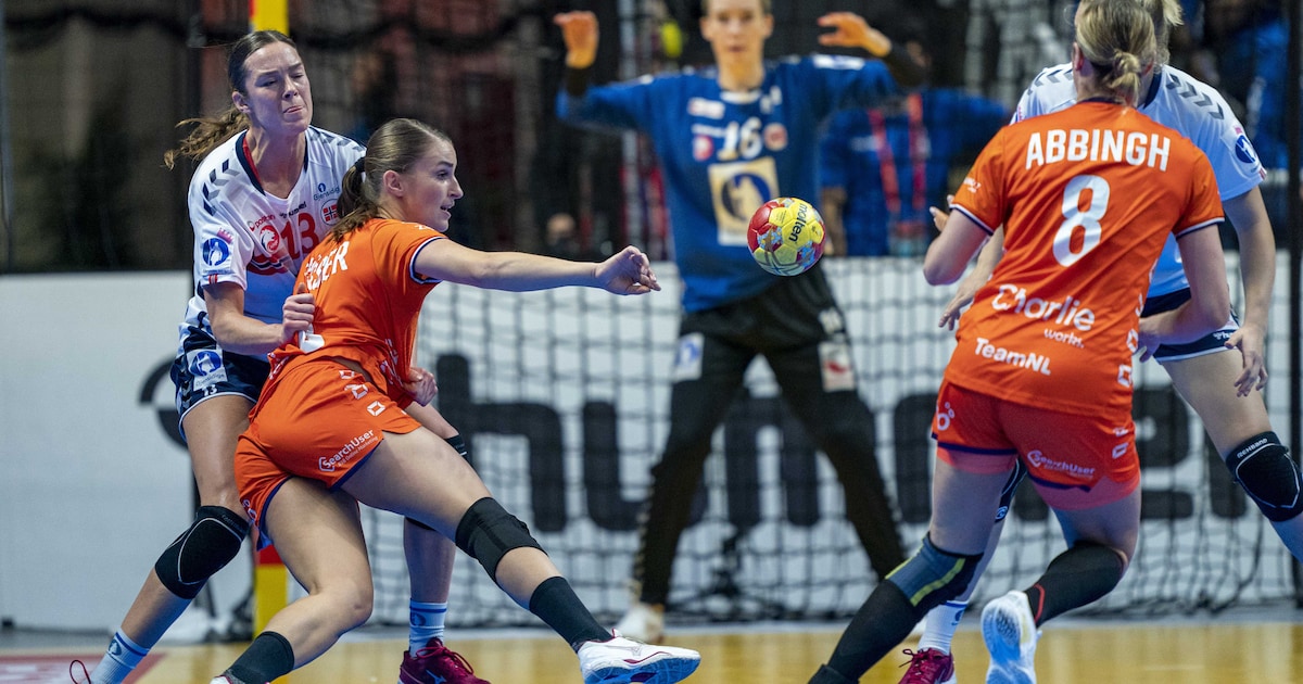 Handbalsters zien titelprolongatie in rook opgaan na verlies tegen ...