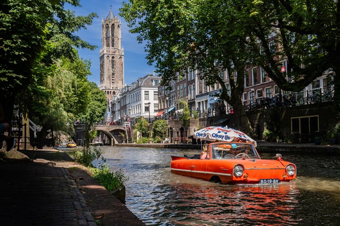 Tientallen auto’s varen door Utrechtse grachten, maar verbod komt eraan ...