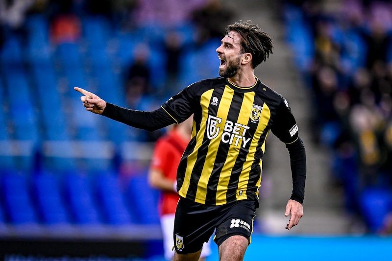 Uitgerekend Davy Pröpper helpt Vitesse ten koste van amateurclub AFC ...