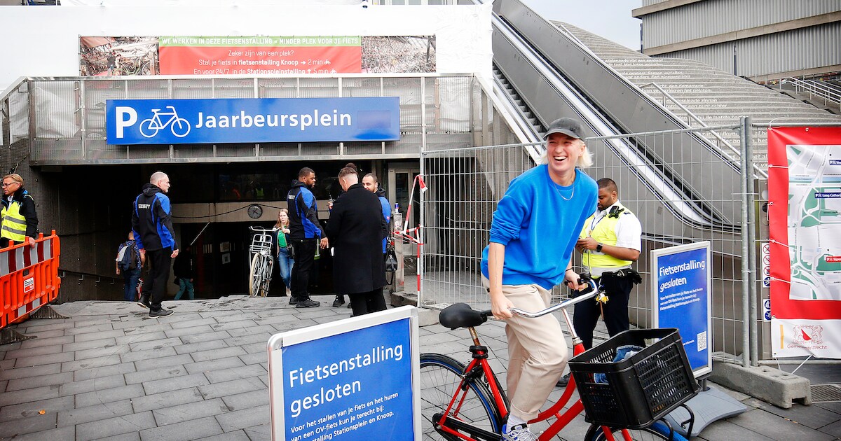 Fietseigenaren kunnen fiets ophalen uit stalling Jaarbeursplein; 400 ...