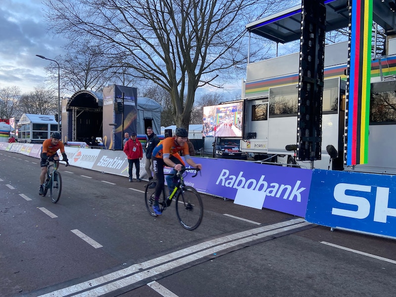 Lees hier alles terug over dag 2 van het WK veldrijden: Lucinda Brand ...