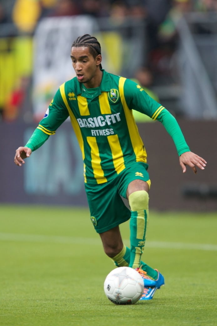 Fans woest op Cabral na selfie, ADO verbiedt petjes | Nederlands ...