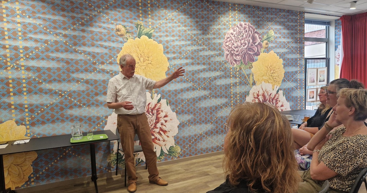 Jan Alfrink vertelt in bibliotheek Lichtenvoorde | Regio | AD.nl