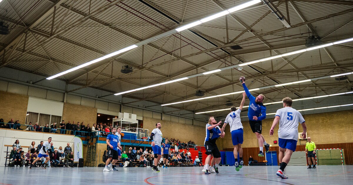 Handballers van BDC nemen op emotionele wijze afscheid van ...