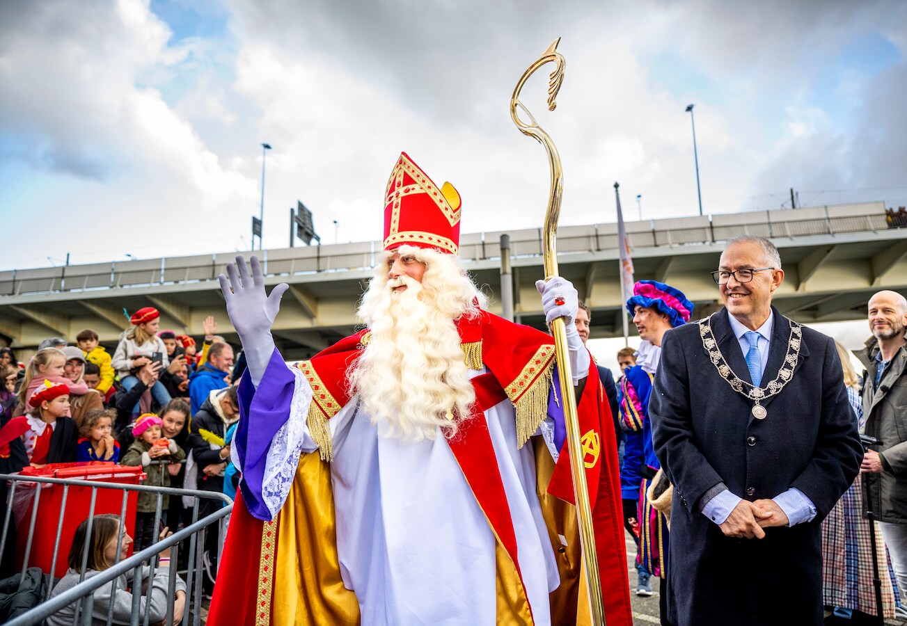 Rotterdam verwelkomt Sinterklaas op 18 november met een feestelijke ...
