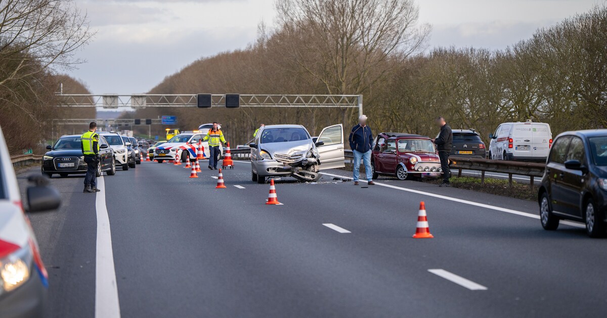 A12 weer vrij na ongeluk met meerdere voertuigen | Doetinchem | AD.nl