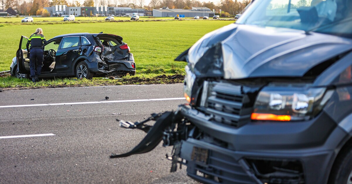Twee gewonden na ongeval tussen bakwagen en personenauto op A7 bij Oudehaske | 112 nieuws De ...
