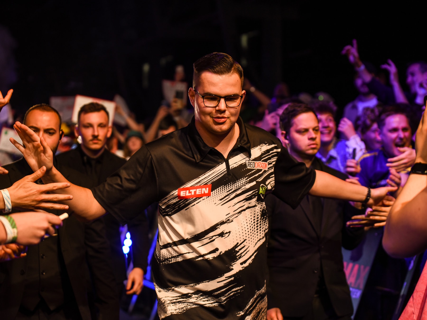 Gian van Veen wéér wereldkampioen bij de jeugd na finale met vrouw in ...