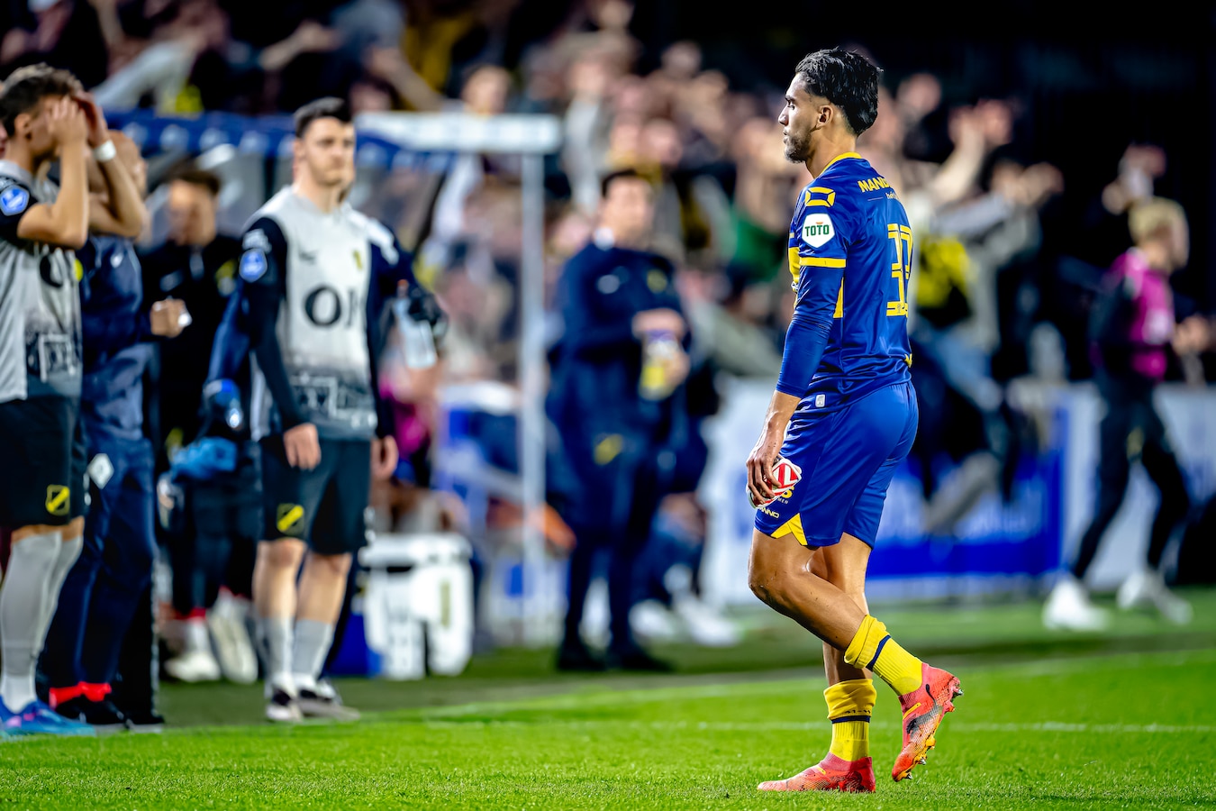 Zes rode kaarten, penalty’s en een afgekeurde goal: een overzicht van ...