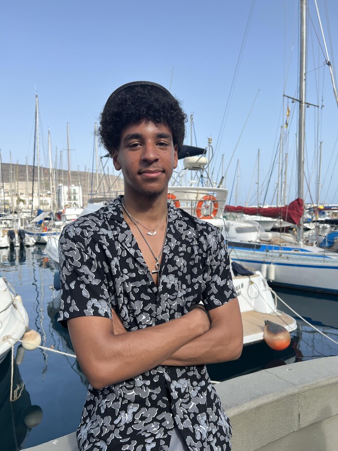 Schiedamse Jayden (14) gaat zonder ouders op vakantie en laat zich ...