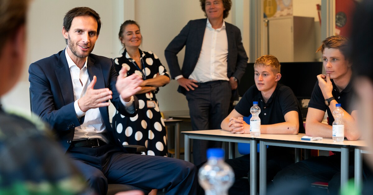 Minister Hoekstra: ‘Ook met andere landen op het wereldtoneel is het ...