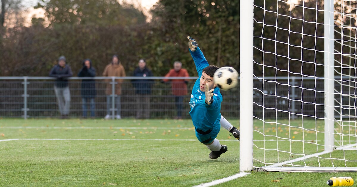 Keeper Max Borowski stopte drie (!) strafschoppen in één duel: ‘Het is ...