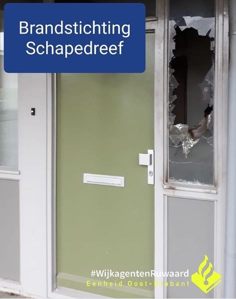 Brandend voorwerp door raam van woning in Oss gegooid | Foto | AD.nl