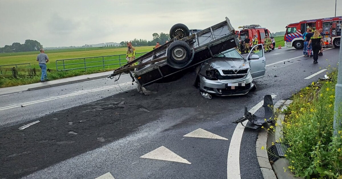 Twee auto's zwaar beschadigd bij ongeval op N201 bij Mijdrecht | 112 nieuws De Ronde Venen | AD.nl