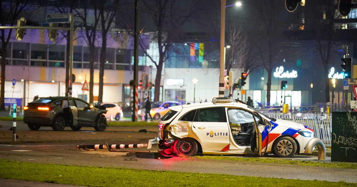 Botsing met politieauto op Beneluxlaan Utrecht, veel schade | Utrecht ...