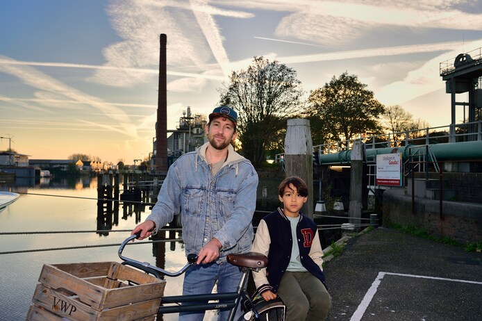 Vader Jan maakt zich zorgen: kan Simon (11) nog veilig buitenspelen nu fabriek veel meer giftige ...